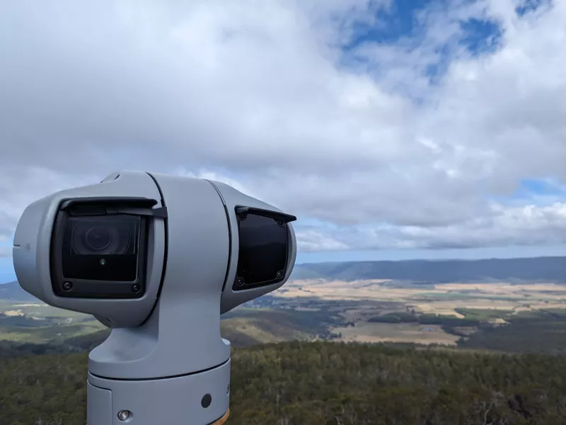 Détection précoce des feux de brousse avec l’IA et Axis | Axis Communications